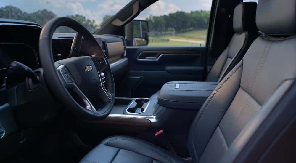 2025 Silverado 3500 HD vs 2025 Ram 3500: Which Heavy-Duty Truck Reigns ...