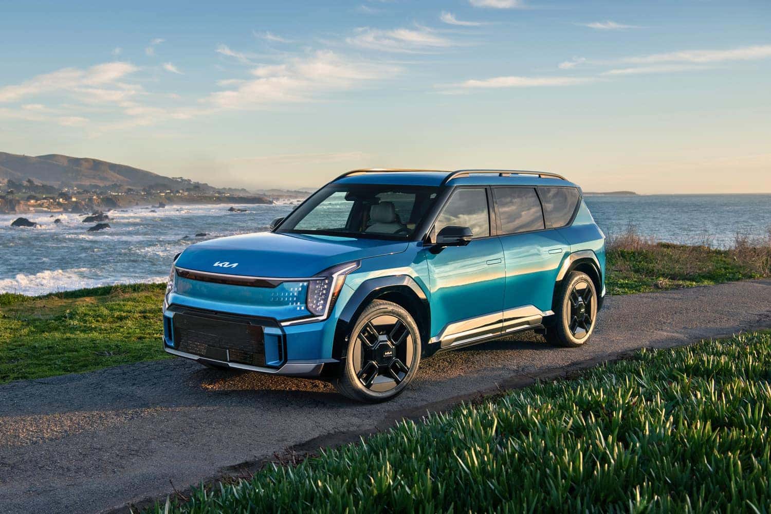 Kia EV9 vs. Rivian R1S: Which Electric SUV is Better? | Safford Brown ...